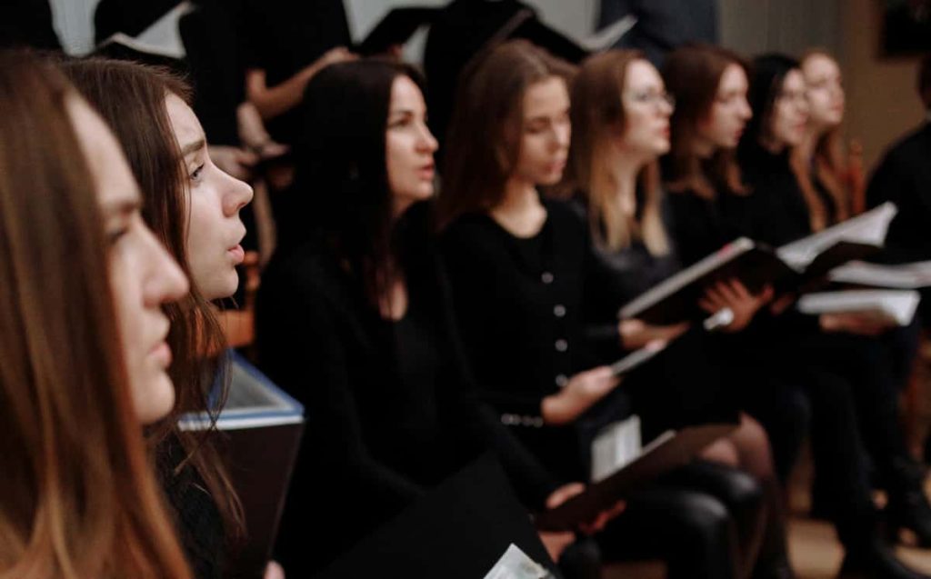 The Type of Singing That Boosts Mood, Immune Function And Reduces ...