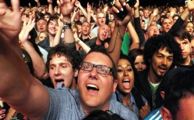 Why Being In a Group Causes Some to Forget Their Morals - PsyBlog