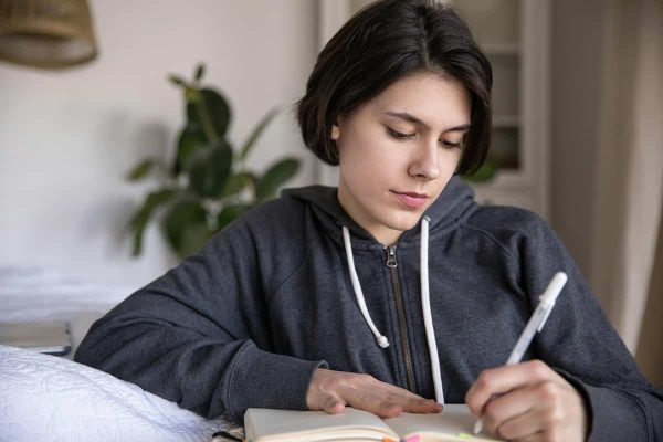 One Writing Instruction Helps You Cope With Stress - PsyBlog